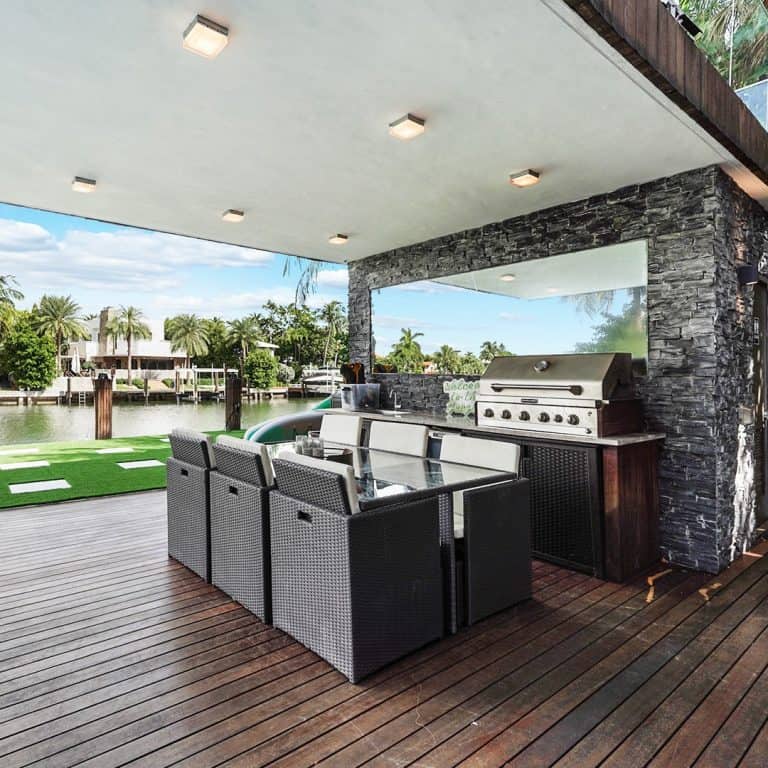 16 Ultimate Outdoor BBQ Area Ideas: Fire Pit, Bar, and Lounge Seating ...