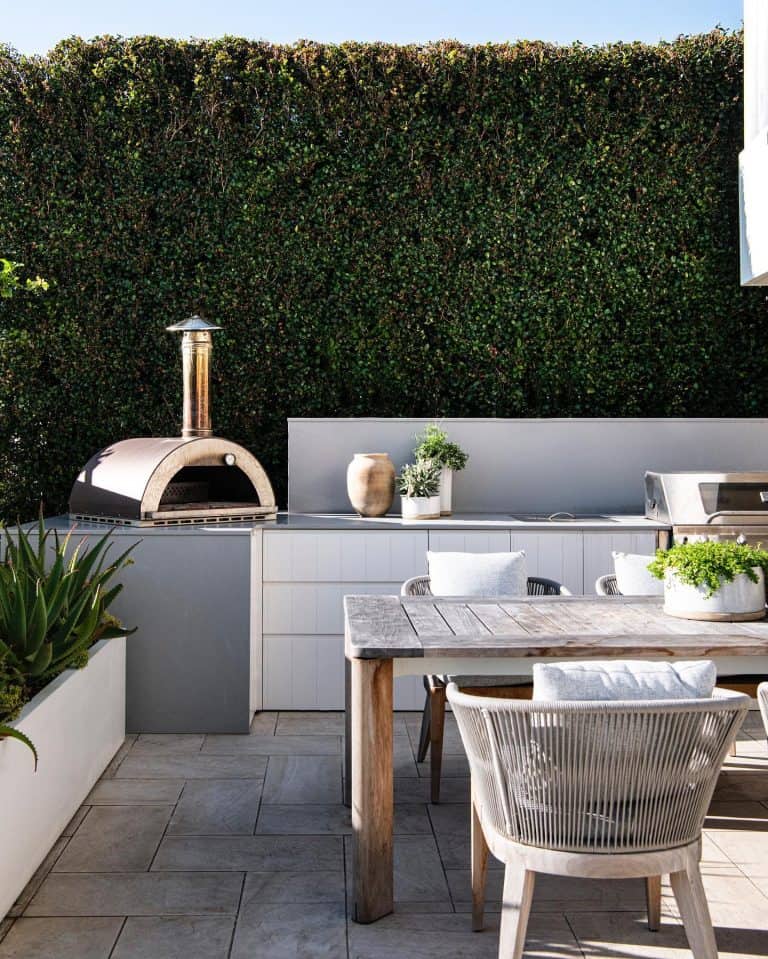 16 Ultimate Outdoor BBQ Area Ideas: Fire Pit, Bar, and Lounge Seating ...